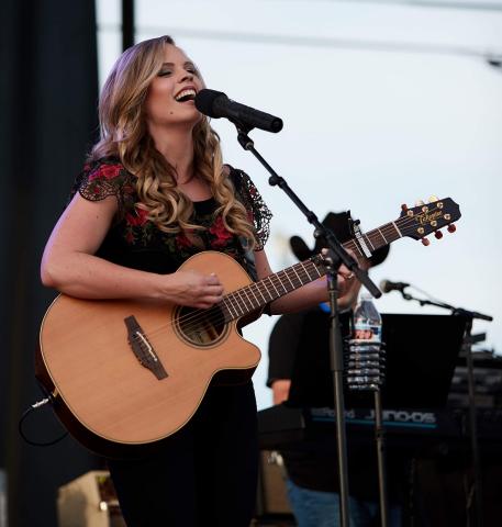 NHTE 273 Holly Tucker | Now Hear This